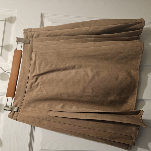 lola | Skirts | Stylish Tan Pleated Skirt | Poshmark